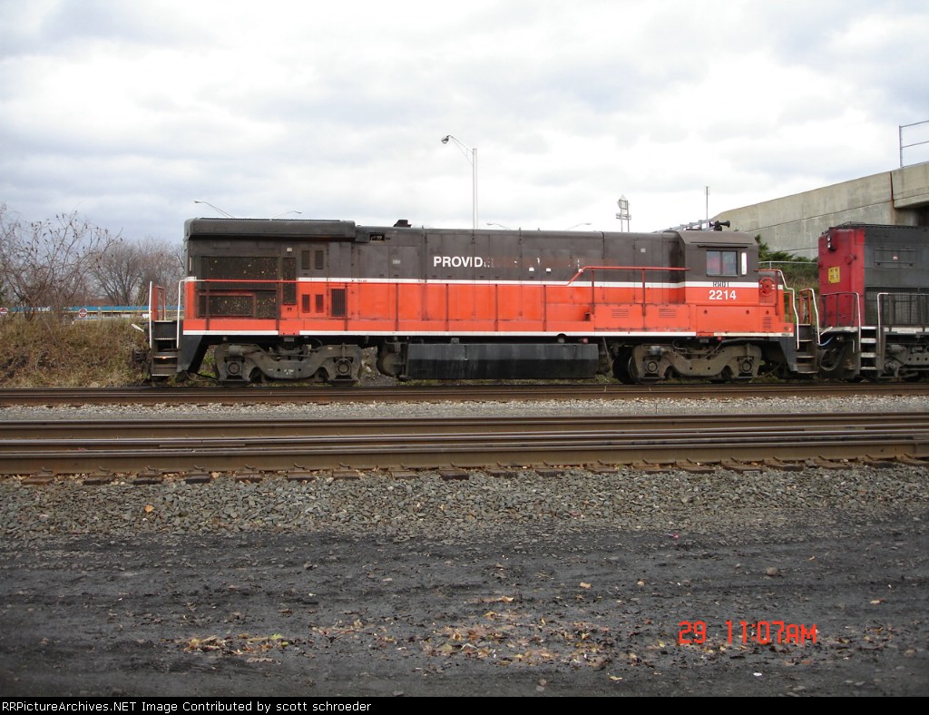 RMDI 2214 runs long hood forward WB on the New Lead